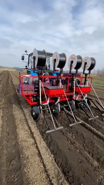 Видеообзор работы картофелесажалки КФСК 4ЦК с каплей ст. Ильская. 8-989-836-55-26; 8 (989) 295-43-95