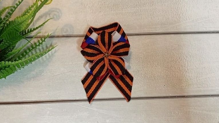 МК.Брошь очень простая на 9 мая