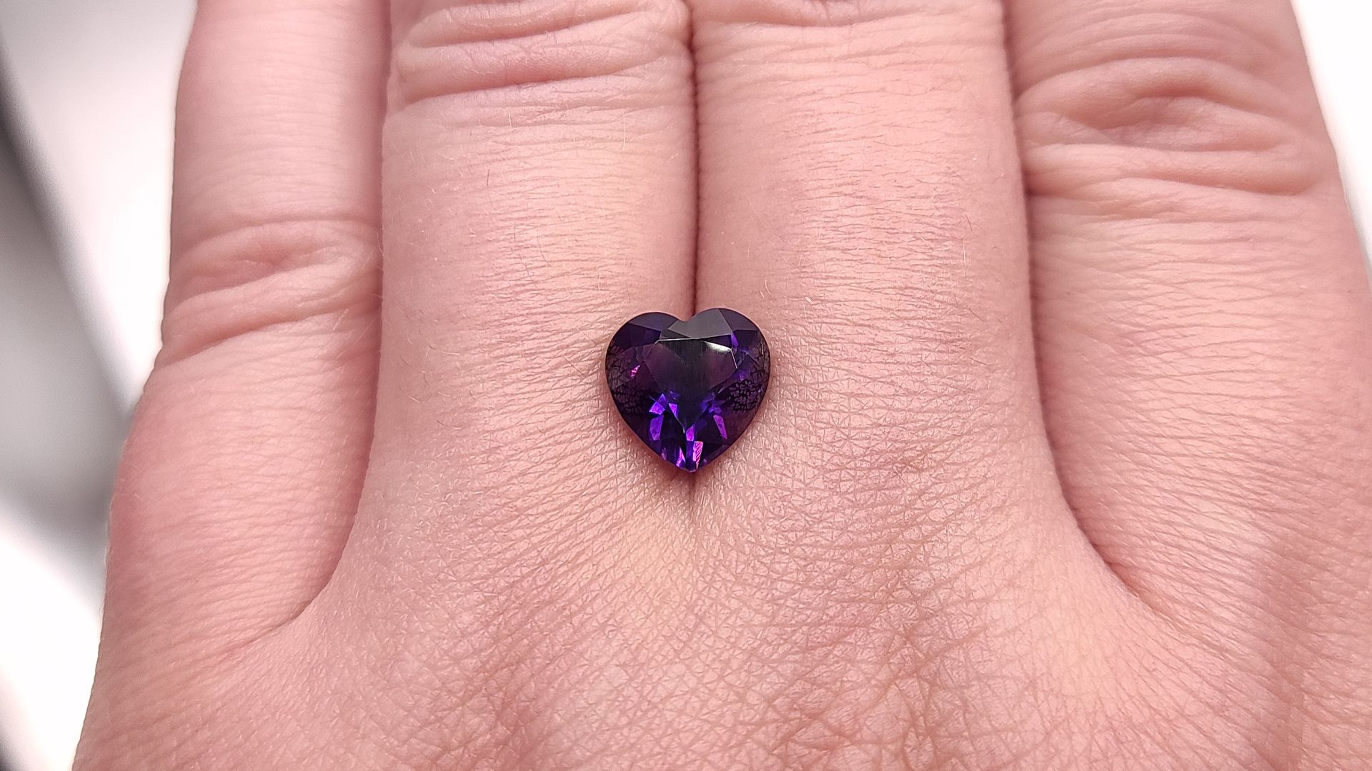 Аметист сердце 2.43 ct. Боливия + гемм. заключение