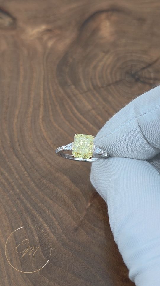 Кольцо Fancy Intence Yellow 5 карат