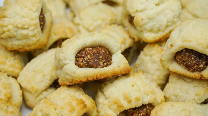 Печенье квадратики с финиками.