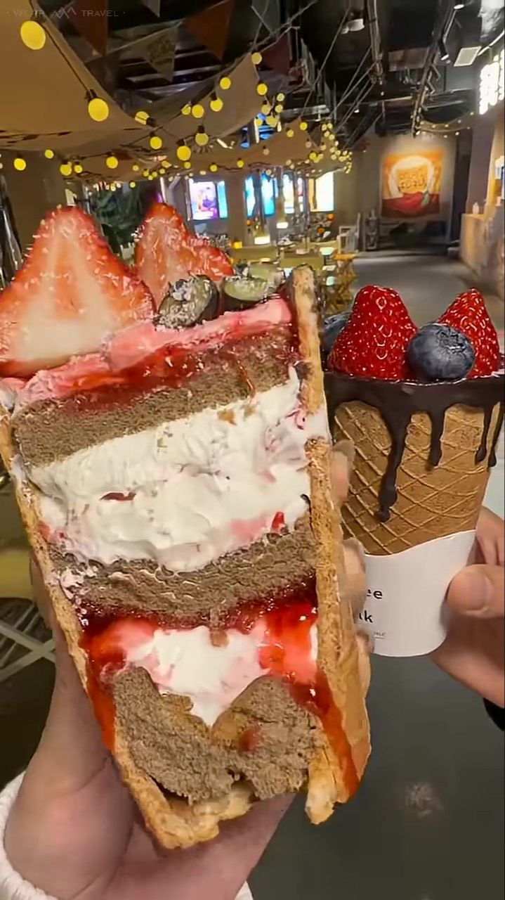 Клубничный хрустящий рожок 🍓