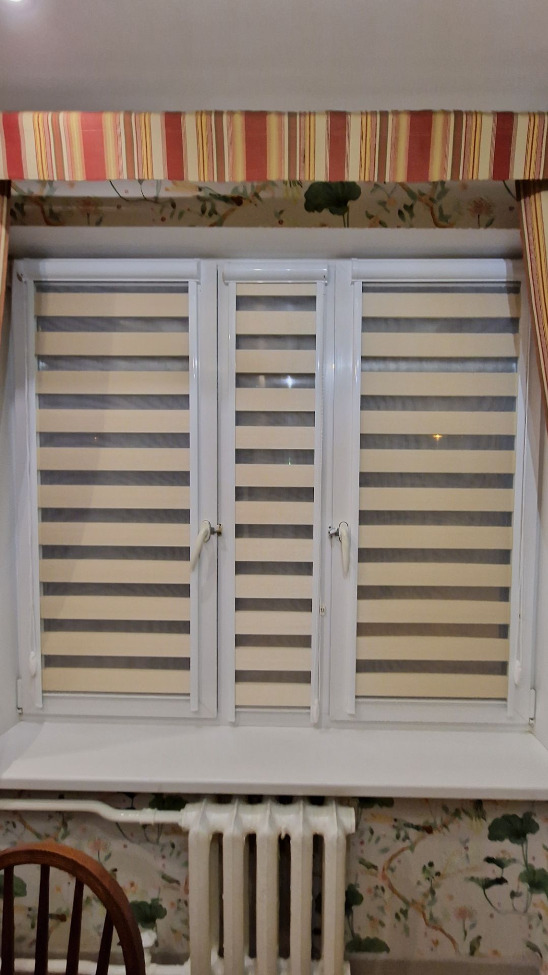 Ткань Сицилия 24. Кассетные рулонные шторки уни2 Зебра (День-ночь).