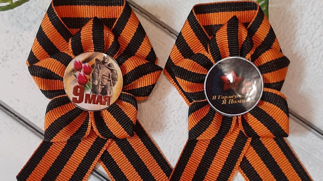 МК. Простые броши на 9 мая из репсовой ленты.
