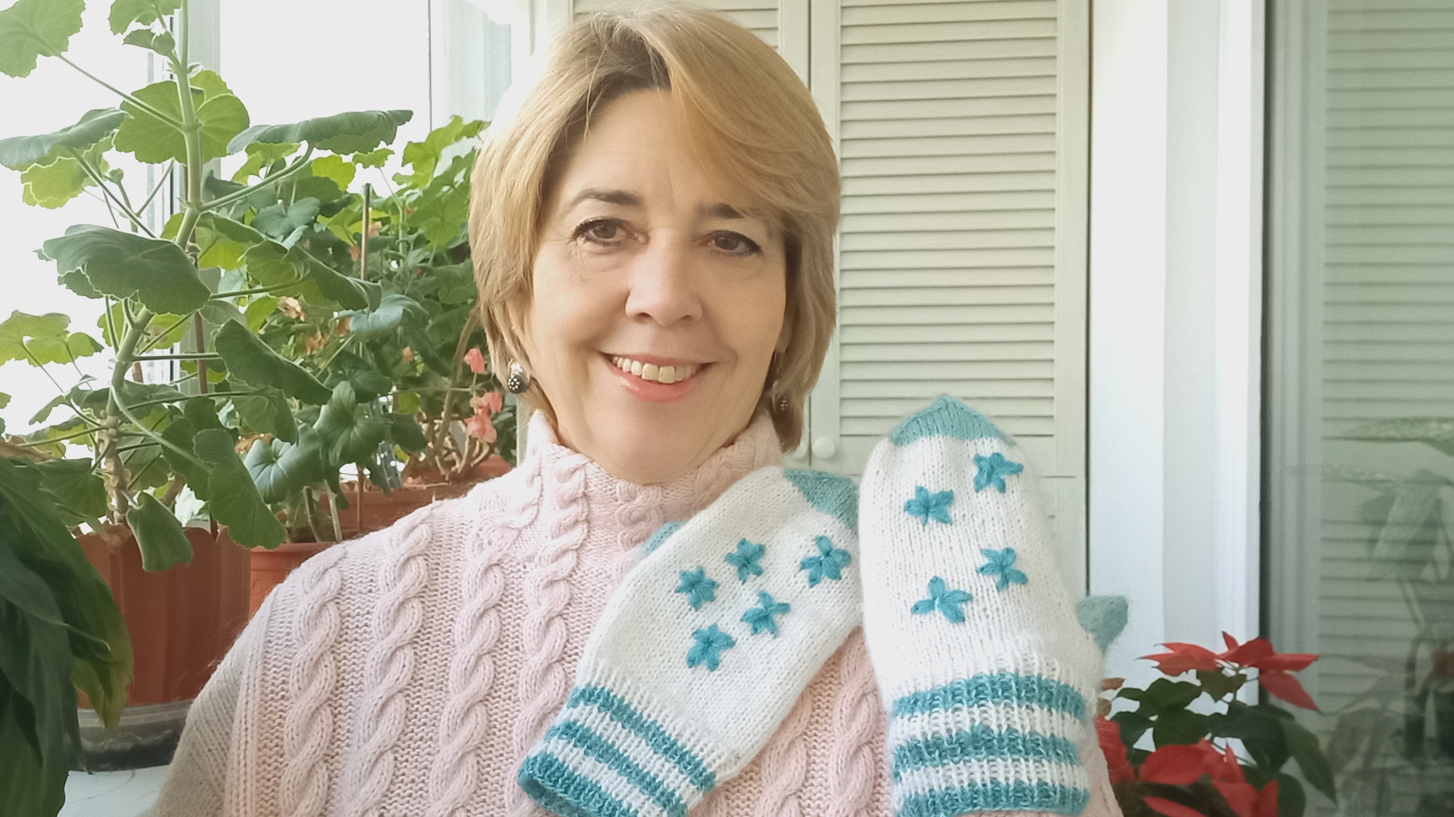 У меня новые варежки "Следы на снегу"