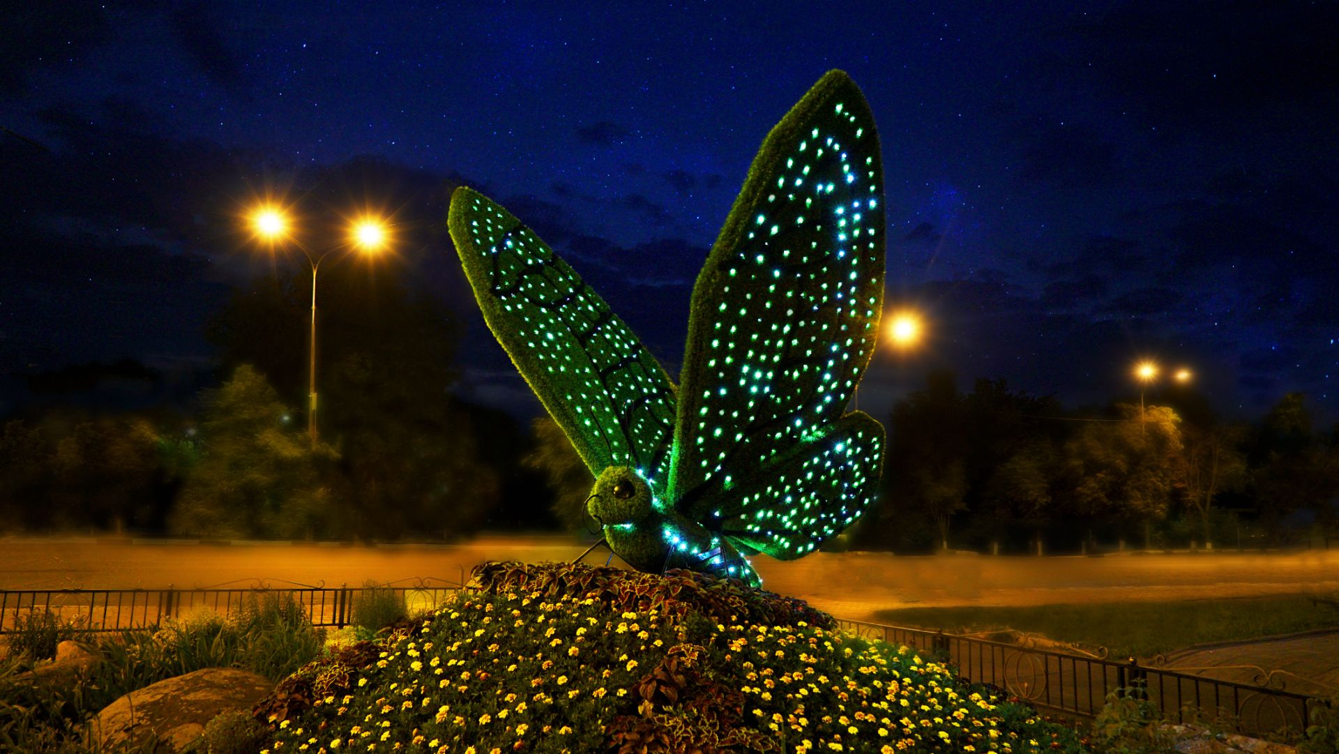 Топиарная фигура "Бабочка" со светодиодной подстветкой