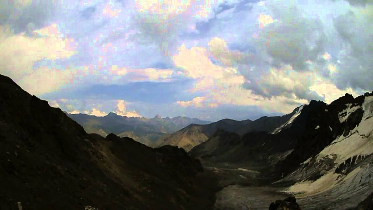 Путешествие.  горы. у природы нет плохой погоды