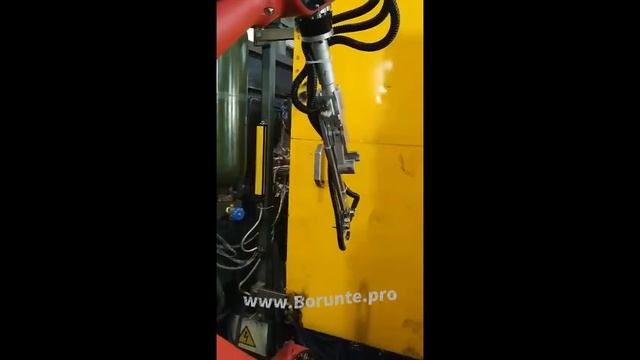 112. Могучий робот вытаскивает отливки с пылу с жару