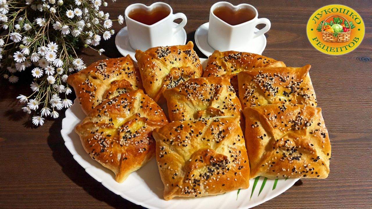 Конвертики из слоёного теста с ветчиной и моцареллой: идеальный завтрак или быстрый перекус! 🥪