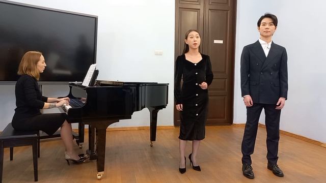 Дж. Верди, Застольная песня Виолетты и Альфреда из оперы "Травиата" -поют Хэ Юйхуа и Хэ Синпин