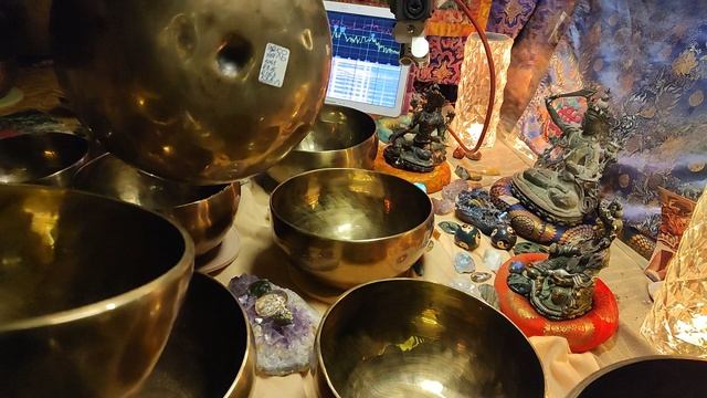 ЛАДНЫЙ Хор Бихарских чашечек.)  152, 163, 166, 171, 174, 180, 190, 208 Гц.