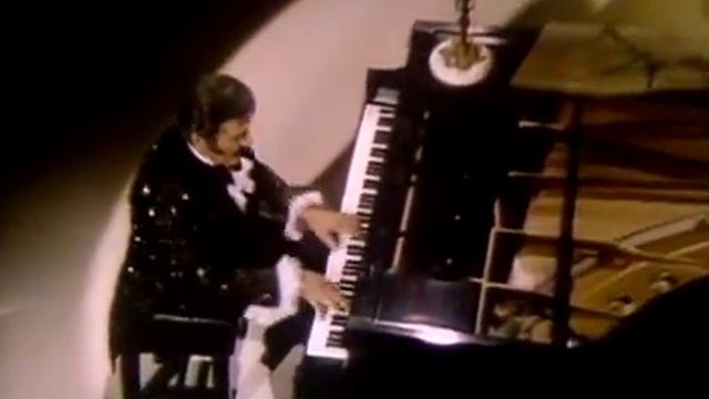 The Liberace Show_ Liberace plays _Chopsticks_ (1969)