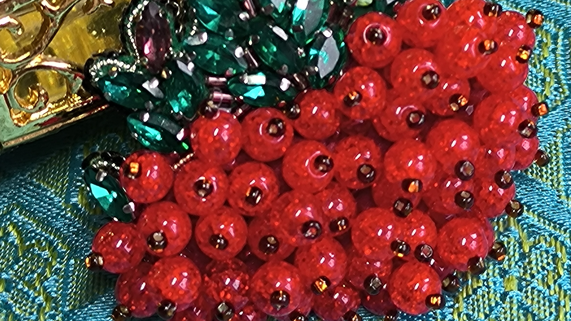 Брошь Ягодная гроздь