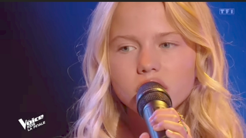 "Музыка звучит" Слова песни :Вячеслав Уфимцев.Видео."16 версия на французском языке Вокал Голос Люси