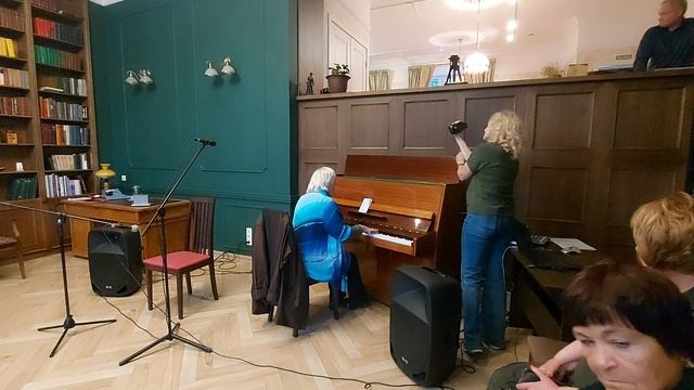 Попурри. Красивая мелодия на фортепиано в Квартире Академика