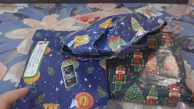 Распаковка посылки  подарка от Артёма