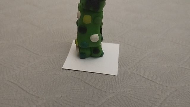 Я слепил из пластилина игрушку из майнкрафта«крипер»