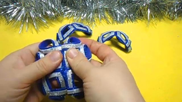 Новогодняя игрушка из фоамирана своими руками