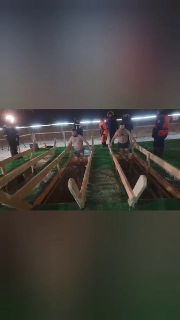 Ребята из организации "Северная трибуна" в день крещения Христова.