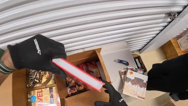 $60 000 или сколько стоят книги, кассеты. Продано!_(Контейнерная Лихорадка)