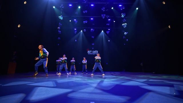 Команда "Kinezio crew" 7-9 лет (Беляева Полина/Серебрина Алина)