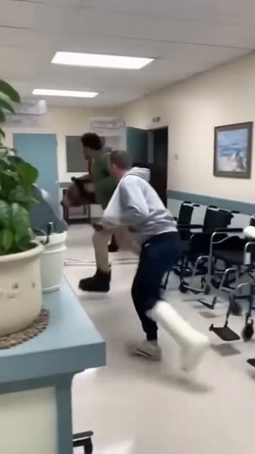 Главврач вышел из кабинета