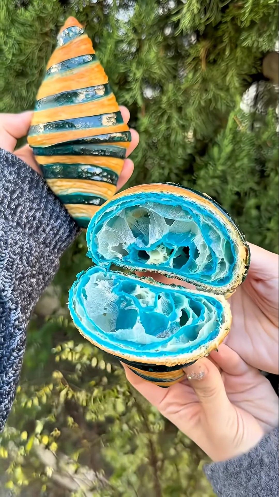 Слишком красивый голубой круассан🥐