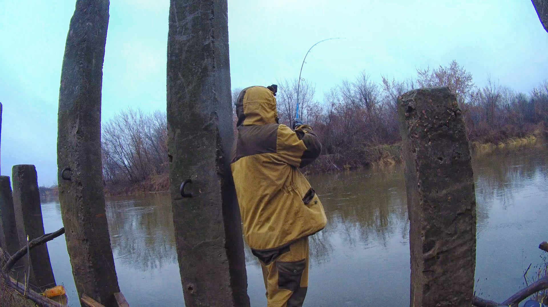 ЗИМА ОТМЕНЯЕТСЯ. СЕЗОН ПРОДОЛЖАЕТСЯ. ЩУКА ПОВЕЛАСЬ НА ПРИМАНКУ ОСОБУЮ. ФИОЛЕТ ИНОГДА СПАСАЕТ.