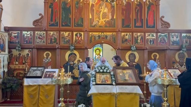 В храме деревни Торошино