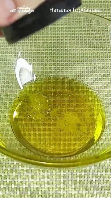 Легкий салат с пекинский капустой. Подходит для низкокалорийной диеты и поста. Простой рецепт