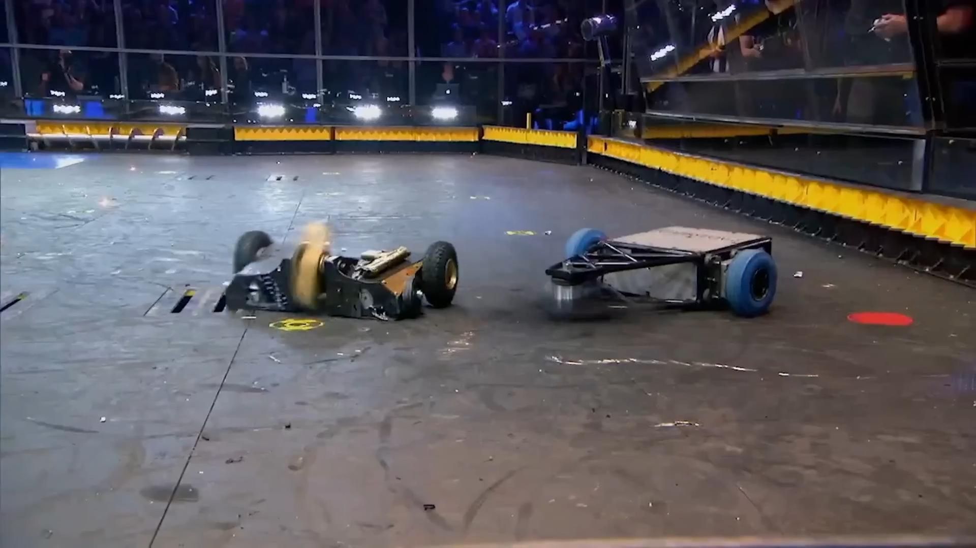 Битва роботов.