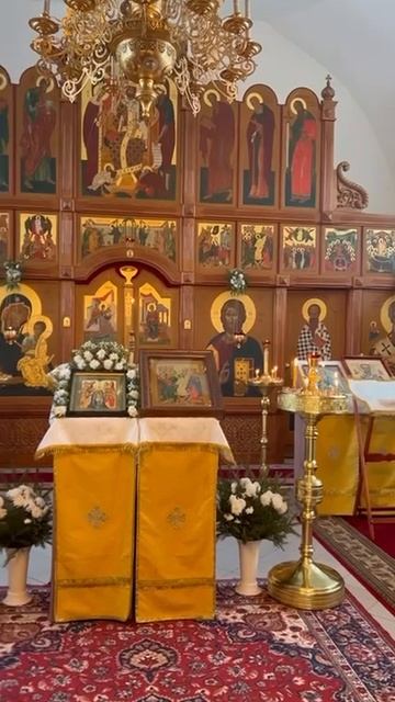 В храме деревни Торошино