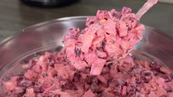 Салат, который легко затмит винегрет и «шубу»...🥗🍗🧀😋