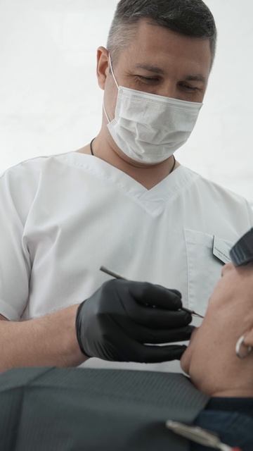 Комаров Максим Григорьевич, врач-стоматолог-хирург, имплантолог Leib-Medic