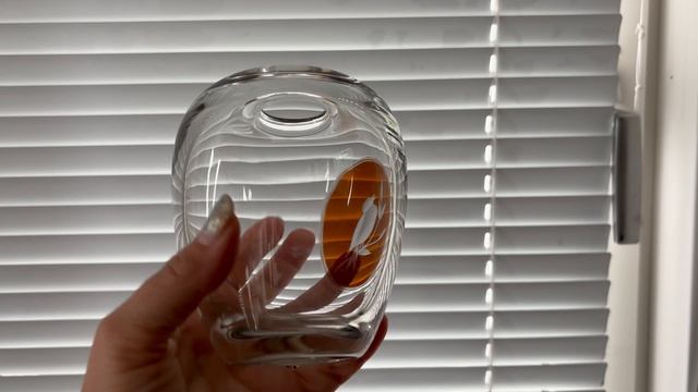 Элегантная пузатенькая ваза с янтарной окраской. Швеция.