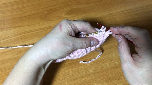 Вяжем вместе рельефный узор спицами