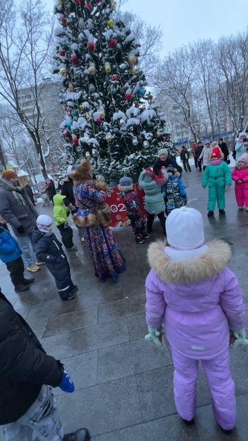 📸 3 января ансамбль «Поляне» поздравили район Люблино с Новым годом! 🎄