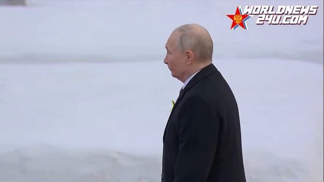 Putin laid flowers at monuments to Leningrad during the siege