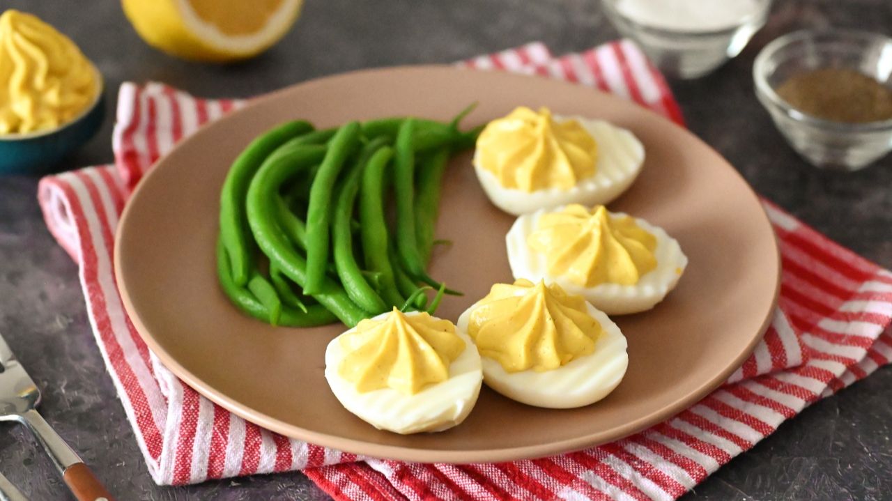 🥚 Фаршированные яйца без майонеза. Любимая закуска в более легком варианте на праздничный стол