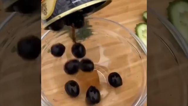 🐟 Скумбрия, приготовленная на мангале, — это невероятно полезное и вкусное блюдо 😋🍽️.