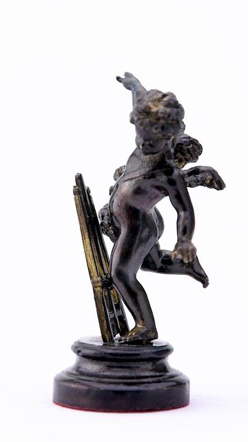 Статуэтка бронзовая "Амур с мольбертом". Артикул 399989. https://феникс.art