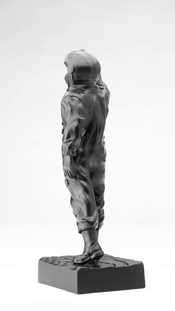Статуэтка чугунная "Гагарин в рост". Артикул 200014. https://феникс.art