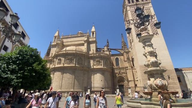 Севильский кафедральный собор и plaza del Сabildo