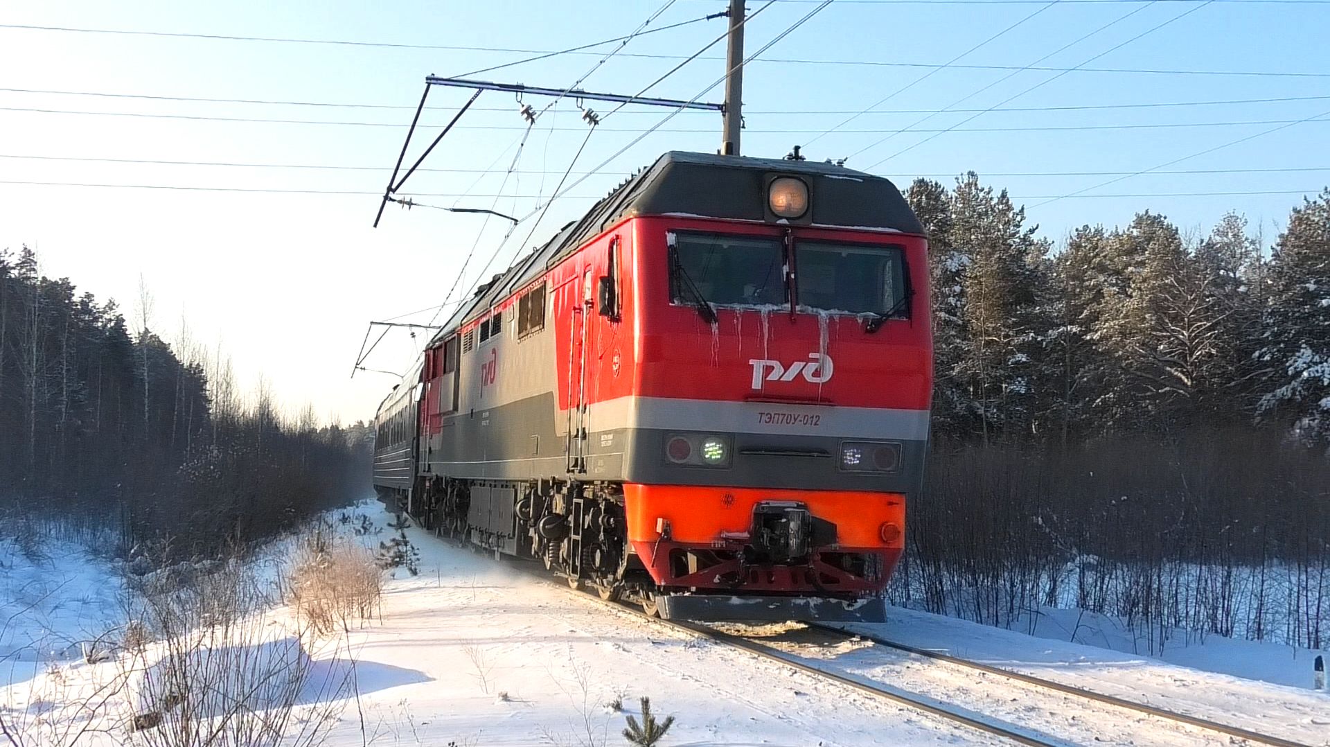 В -30°C. ТЭП70У-012 с туристическим поездом "Императорский маршрут" Екатеринбург-Пасс. - Алапаевск