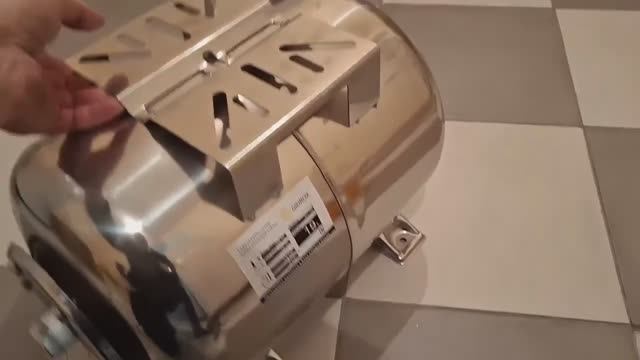 Потек новый гидроаккумулятор из "нержавейки".