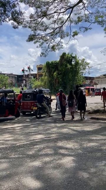 Шри Ланка. Канди. На переезде