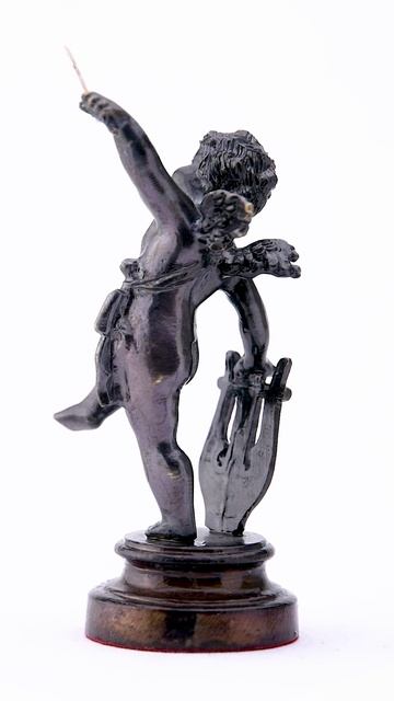 Статуэтка бронзовая "Амур с лирой". Артикул 399988. https://феникс.art