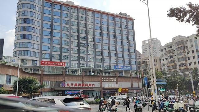 по улицам города Хайкоу Китай