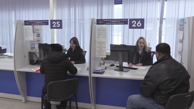 Сотрудники полиции оказывают услуги во ФГУП «Паспортно-визовый сервис» МВД России