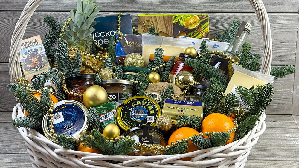 Подарочная корзина с фруктами «Аристократический новогодний набор»